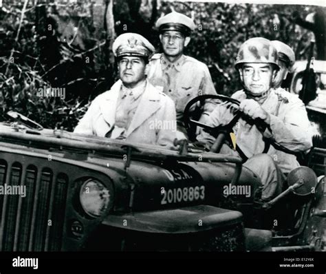 Lt Gen Robert L Eichelberger Fotos Und Bildmaterial In Hoher Auflösung Alamy