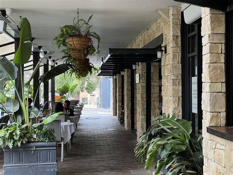 Kent Town Hotel Features Veneer Stone Dry Stack Sandstone