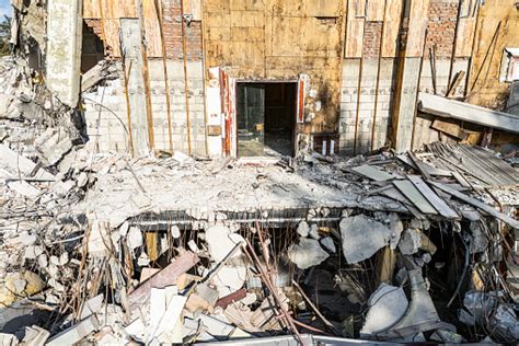 철거된 구조물의 잔해 콘크리트와 금속으로 가득 찬 장면 0명에 대한 스톡 사진 및 기타 이미지 0명 4k해상도 Hd 포맷 Istock