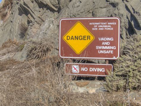 Danger No Swimming No Diving Sign