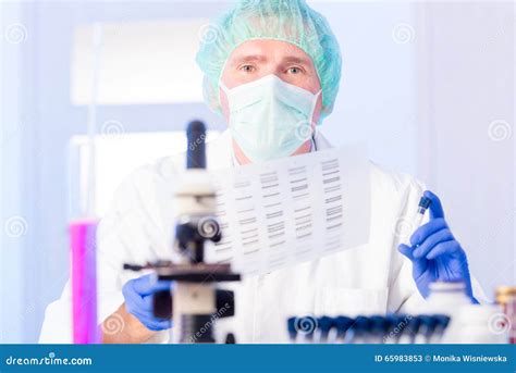 Scientist Analysing DNA Sequence In The Lab Stock Image Image Of Biochemistry Biotechnology