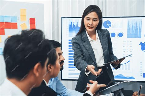 Premium Photo Young Asian Businesswoman Presenting Data Analysis