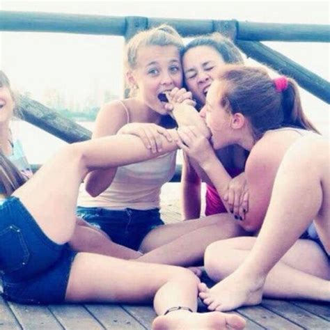 Vene Feet And Foot Pin 46118468