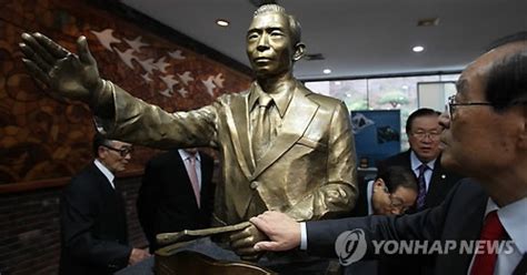 마포구 박정희기념도서관에 박정희 동상 건립 추진