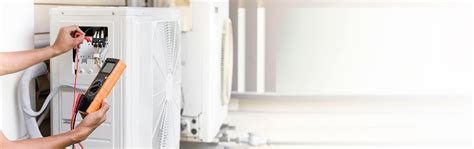 에어컨 작동 유지 보수 개념을 확인하기 위해 전기 미터를 사용하여 에어컨 수리 검사 보기에 대한 스톡 사진 및 기타 이미지 검사 보기 에어컨 전기 연료 및 전력 생산