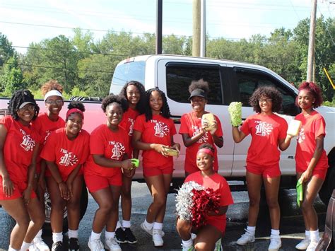 High School Cheerleaders Car Wash Support Bhs Cheer Team At Car Wash