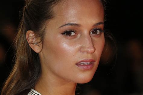 Vikander Ex Machina Robot Pretty Independentie