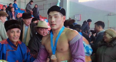 ҮНДЭСНИЙ БӨХ Залуу начин Б Орхонбаяр гайхамшигтай барилдаж түрүүллээ