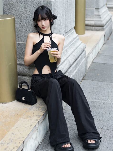 In Black 小红书 花瓣网