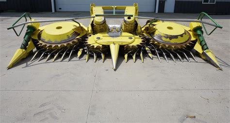 Sold John Deere 676 Harvesting Headers Forage Tractor Zoom