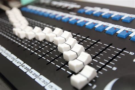 믹서 제어 사운드 장치를 위한 음악 믹서 이퀄라이저 콘솔 Dj에 대한 스톡 사진 및 기타 이미지 Dj 라디오 라디오 디제이 Istock