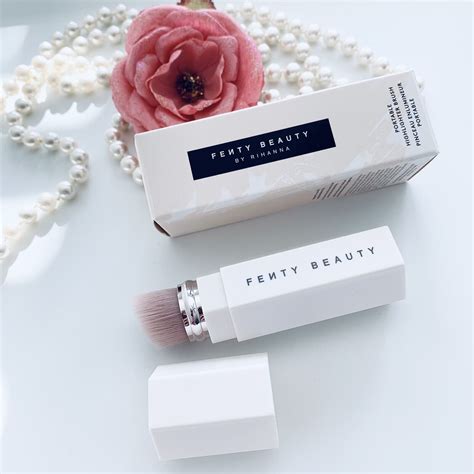 New Fenty Beauty Portable Highlighter Brush 140 Ebay Fenty Beauty