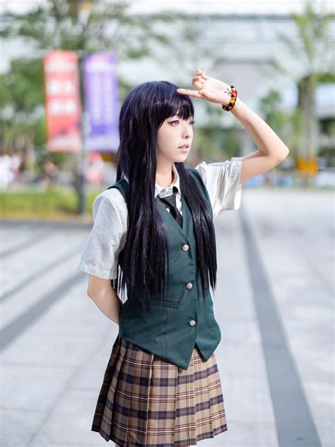 开车路上偶遇的小姐姐，好漂亮啊！