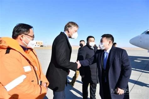 Ерөнхий сайд Л Оюун Эрдэнэ Оюутолгойн гүний уурхайн анхны тэсэлгээний ёслолд оролцож байна