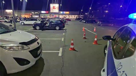 Шофьор помете две жени пред Кауфланд Бургас и избяга Youtube