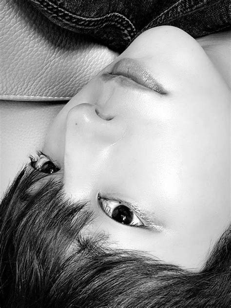 7월의 시간을 담아”이유진 몽환적 응시→흑백의 여운