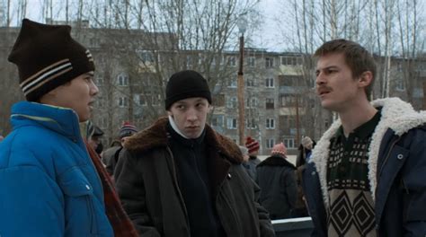 Что за песня звучала на протяжении первых серий сериала Слово пацана Кровь на асфальте