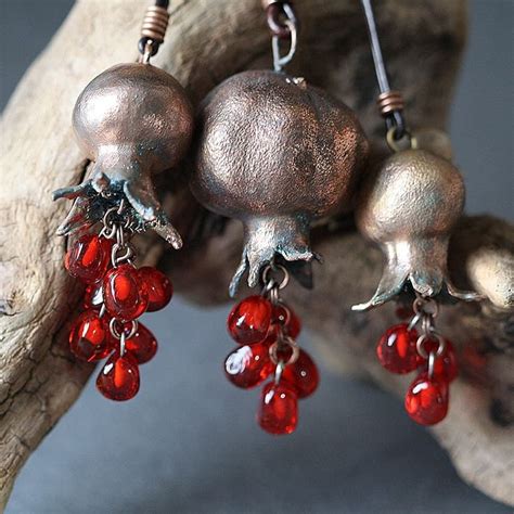 Проданы Будут ещё Три подвески с настоящими гранатами покрытыми медью и стеклянными зернами