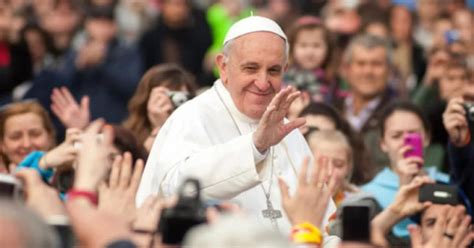 Папа реформатор Папа Франциск даде прием във Ватикана за транссексуални проститутки СНИМКИ