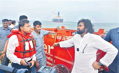 డైలాగులకూ చేతలకూ పొంతనుండొద్దా Sakshi Guest Column On Pawan Kalyan Sakshi