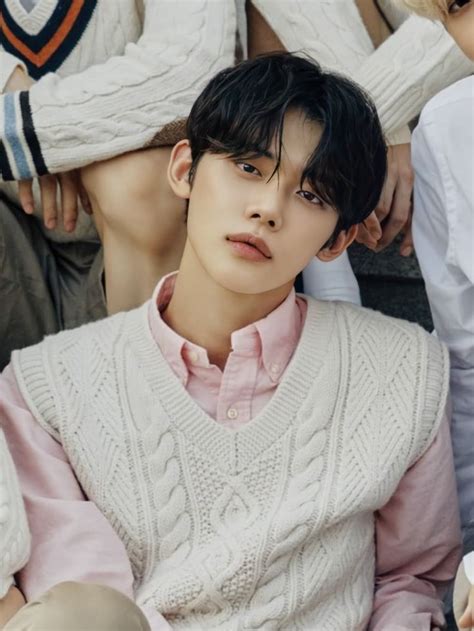 매거진ㅣ화보촬영 ₊에 있는 𝐘𝐉님의 핀 연예인 케이팝 밴드