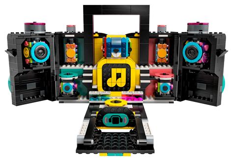 LEGO 43115 The Boombox (18) - The Brothers Brick | The Brothers Brick