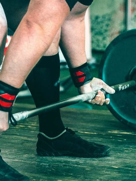 4 Day Powerlifting Program Bench Deadlift And Squat Routine Gym Geek