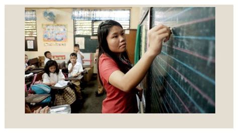 TLE JOB ROLES FOOD AND BEVERAGE SERVICE PPTX Bars Restaurants Attractions