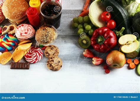 Alimentos Sanos O Poco Saludables Foto De Concepto De Alimentos
