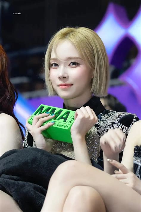 금발찰떡 윈터 팬플러스 Community
