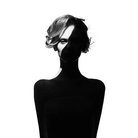 7 Artists On Using Strong Shadows In Photography Idées De Poses