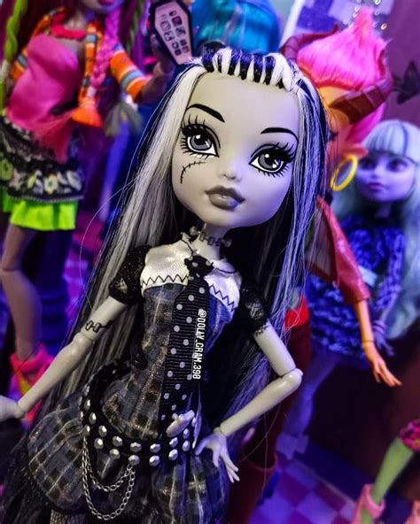 ★彡 𝓓𝓸𝓵𝓵𝔂 𝓰𝓻𝓪𝓶 彡★ Monsterhigh Sdcc Black And White Frankie Stein