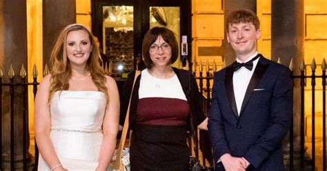 Newlyweds Left STUNNED When Photographer Has Sex Change Between Ceremony And Reception Daily Star