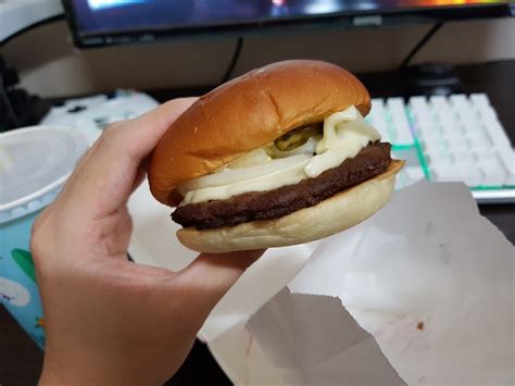 클래식치즈버거 원래 이거 맞음 음식여행 에펨코리아