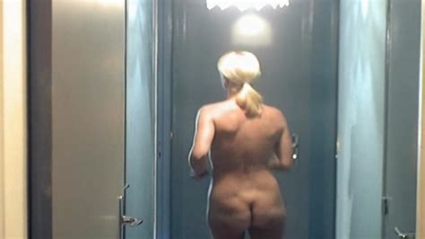 Naked Élisabeth Buré in Le droit de cuissage