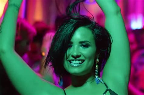 Here S How To Stay Cool For Summer Just Like Demi Lovato