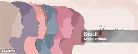 다문화 여성의 실루엣 프로필 그룹 세계 여성의 날 다양한 문화의 여성 사회 공동체 동료 인종 평등 키우고 배너 포스터 복사 공간