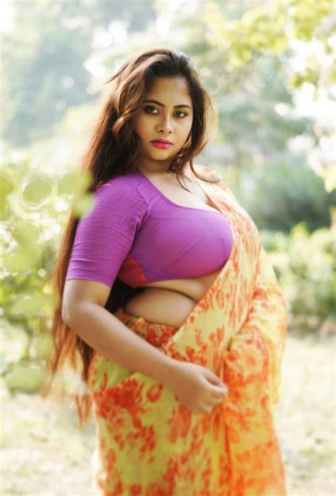 Fully Exposed Desi DK Insane Shows Her Naked Body And Reveals Big Jugs While Lying On Bed