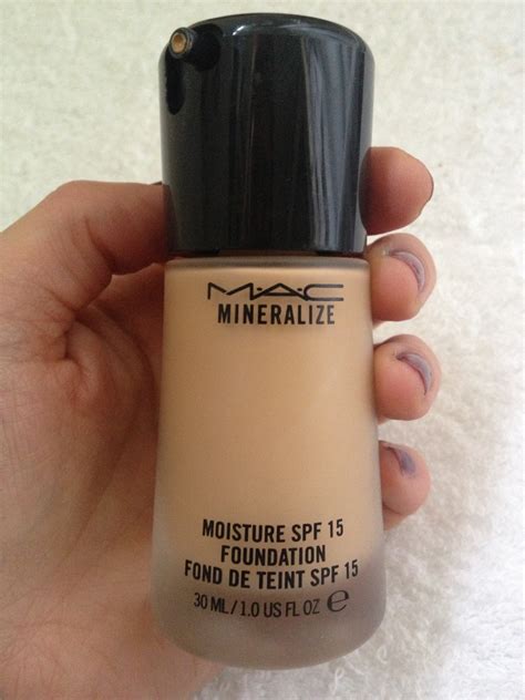 Mac Mineralize Foundation — I Saw Something Nice