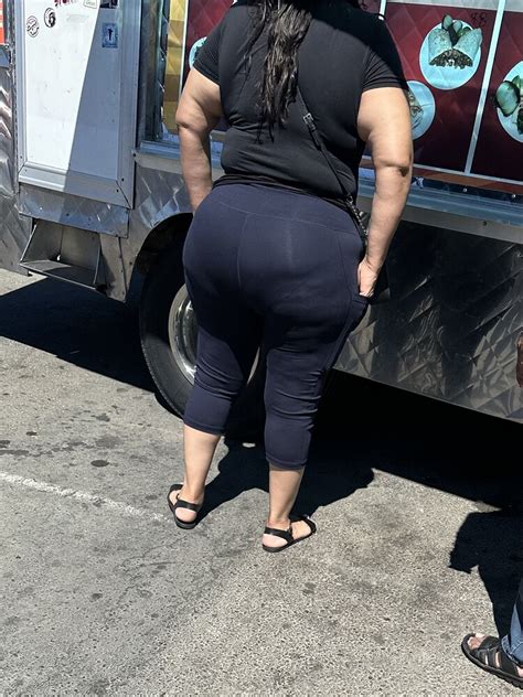 Bbw Latina Milf Huge Ass At Taco Truck Spandex Leggings And Yoga Pants