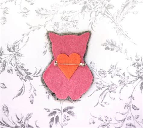 Вышито валяные броши Conieco