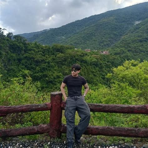 我有個女性朋友 從高中認識到現在 雖然不常連絡 但也常常看到動態男主角換人 甚至高調放閃也是生活日常 可是至今已經墮胎 次了 原因是因為她不喜歡男生戴套的感覺 所以拿小孩已經變成她的家常便飯