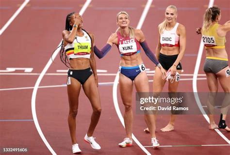 285 Annie Kunz Photos And High Res Pictures Getty Images