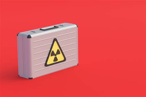 방사선 표지판이 있는 금속 가방 핵 서류 가방 방사성 물질의 운송 개념 생물학적 무기의 개발 위험한 화물 공간을 복사합니다 3d 렌더 0명에 대한 스톡 사진 및 기타 이미지
