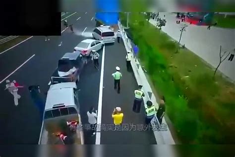 女司机才上高速就车毁人亡，要不是监控，你根本不知道发生了什么！ 才上 监控 不知道