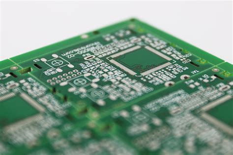 흰색 배경에 분리 된 인쇄 회로 기판 Pcb를 곱했습니다 Pcb 어셈블리 클로즈업 뷰 0명에 대한 스톡 사진 및 기타 이미지 0명 Cpu 개발 Istock