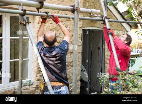 Scaffold Workers Erecting Scaffolding Stock Photo Alamy