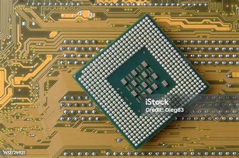 Mikroprosesor Dari Komputer Terletak Pada Motherboard Closeup Lihat Dari Atas Foto Stok Unduh Mikroprosesor Dari Komputer Terletak Pada Motherboard Closeup Lihat Dari Atas Foto Stok Unduh