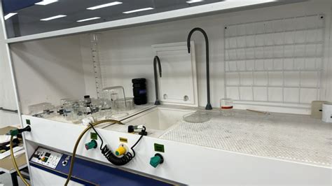 Bassaire Ventilated Workspace Special 6 Chem Station Has A Screen Front