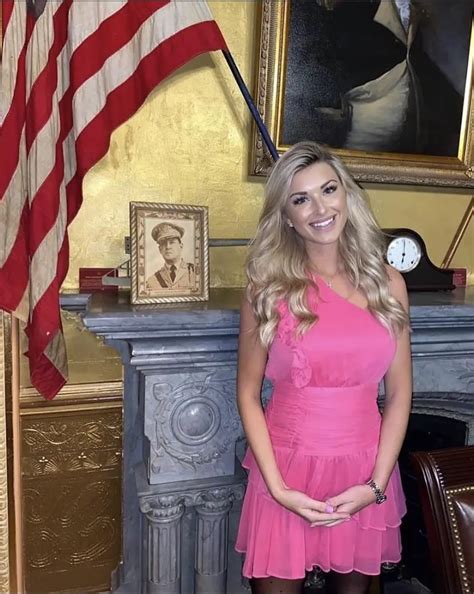 Camryn Baylee Kinsey Scrolller